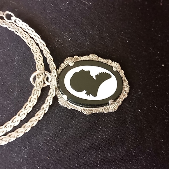 alabaster | Jewelry | Vintage Alabaster Pendant Silver Tone Necklace ...